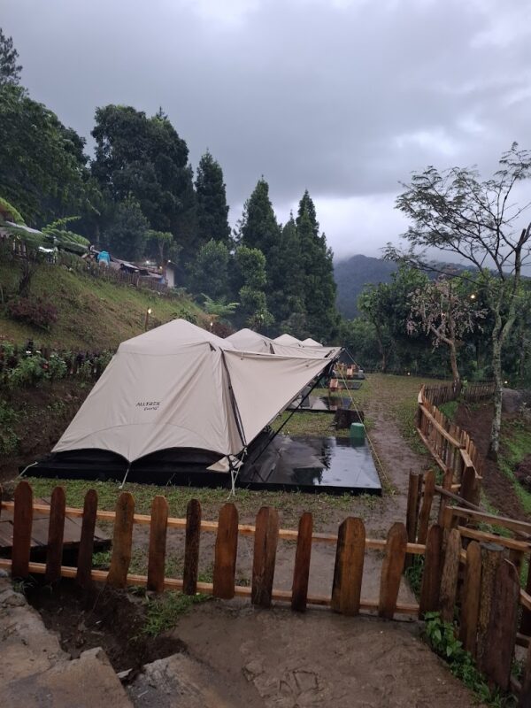 BOGOR, Bukit Cirimpak Megamendung Camp - Camping Ground Indonesia