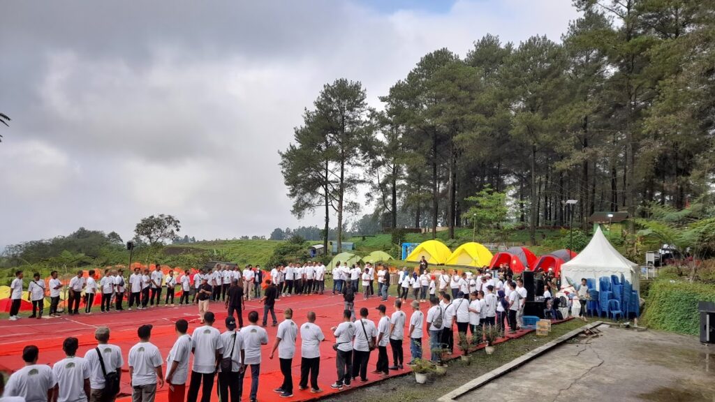 BANYUMAS, Hutan Pinus Camp Limpakuwus - Camping Ground Indonesia